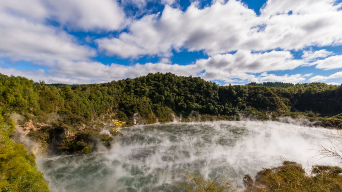 Frying Pan Lake: The World's Largest Hot Spring In New Zealand