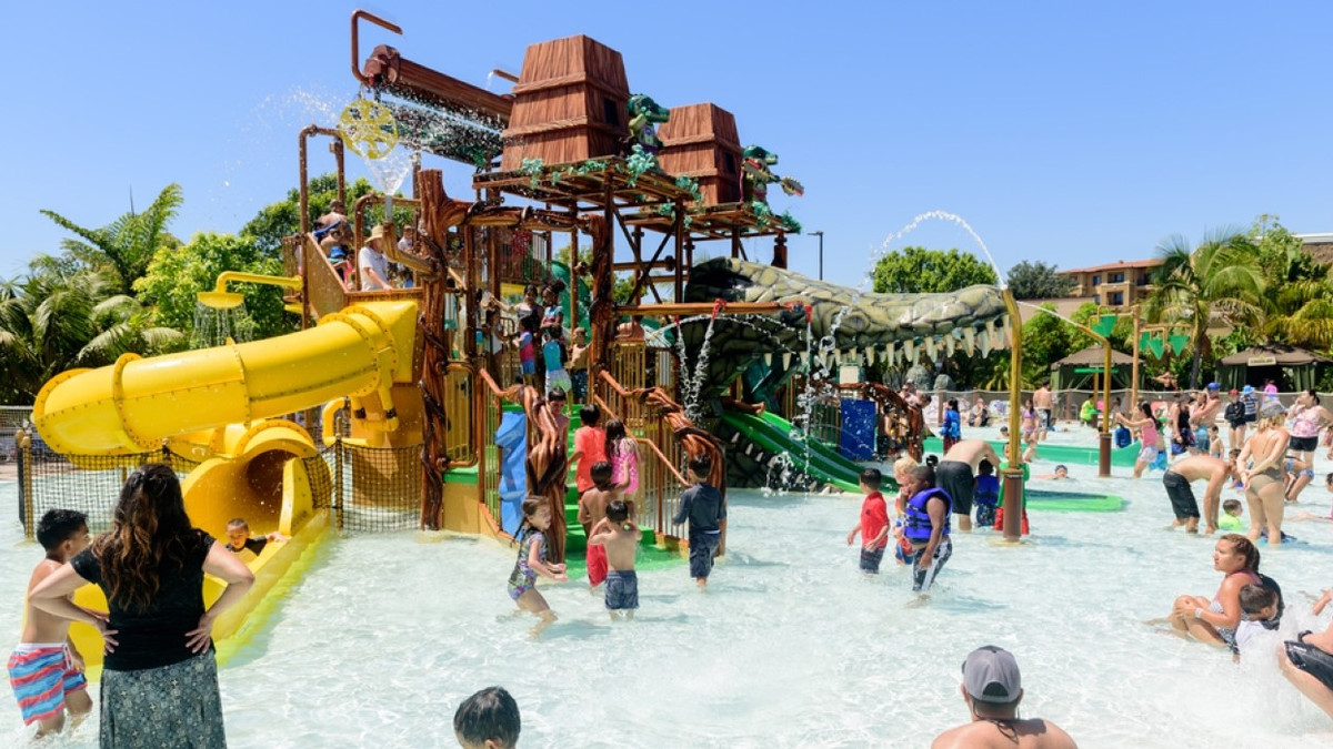 Last-Minute Labor Day: 10 Places & Packages To Consider For Your Vacay