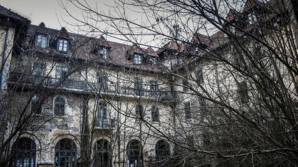 10 Terrifyingly Haunted US Destinations To Visit This Fall Season