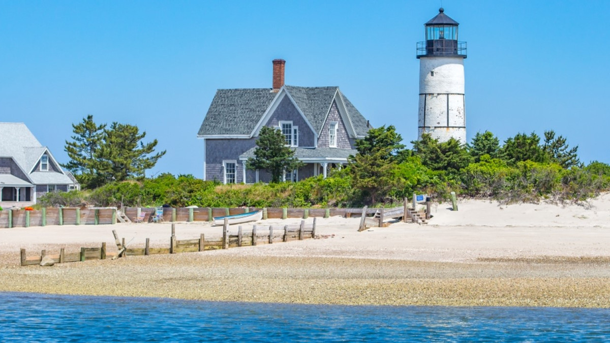Here's A Guide To The Historic Lighthouses Of Cape Cod