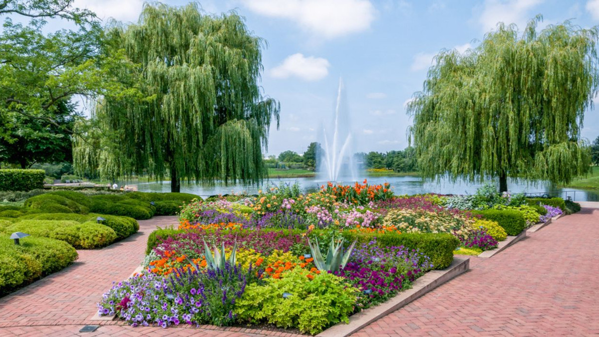 A Day's Walk: Guide To Chicago's Beautiful Botanic Garden