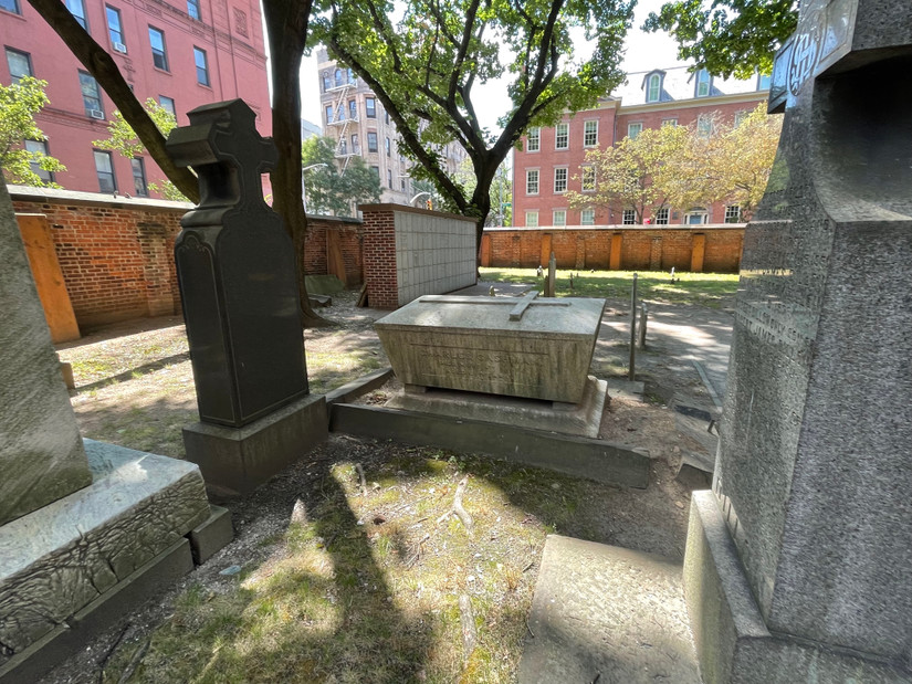 We Toured New York City's Catacombs By Candlelight, Here's What It Was Like