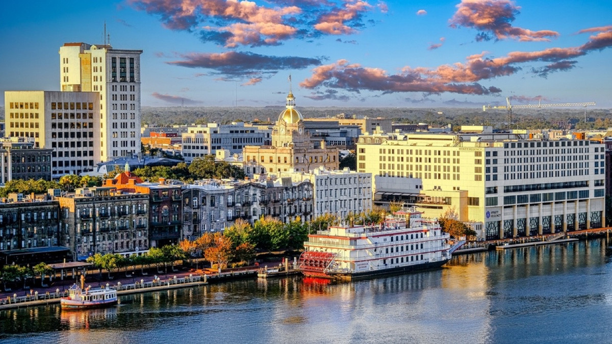 October In Savannah Is The Most Magical Southern Vacay