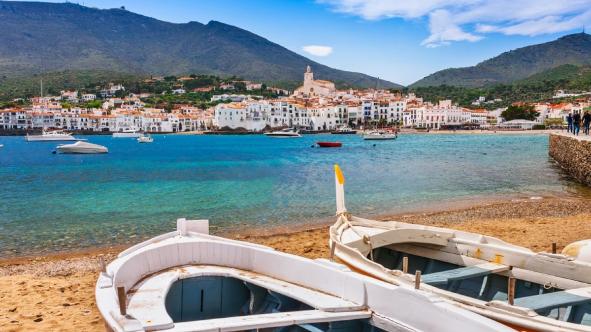 Visit These 14 Sunny & Charming Beach Towns In Spain