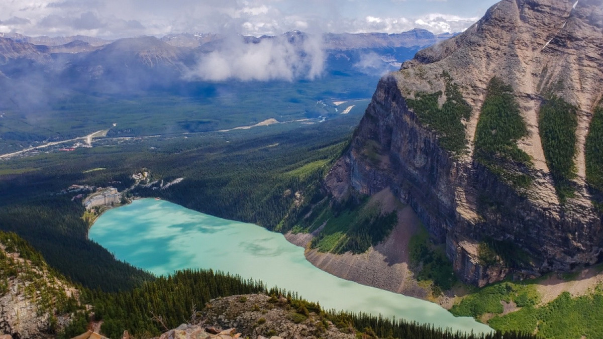 10 Most Beautiful Lakes In Alberta You Should See For Yourself