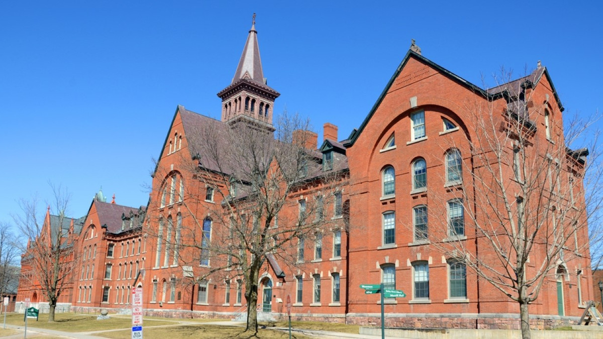9 Magical Castles In Vermont That Are Worth A Road Trip