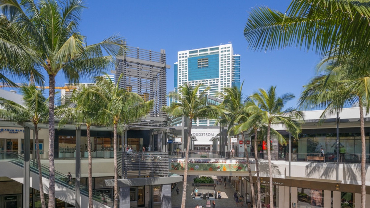 This Hawaiian Restaurant Was The First Revolving Restaurant In The US