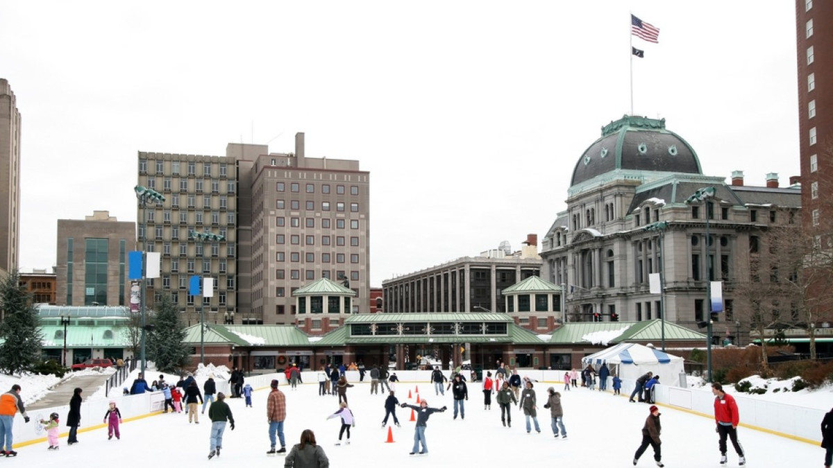 10 Of The Best Outdoor Ice Skating Rinks In The U.S. Just In Time For ...