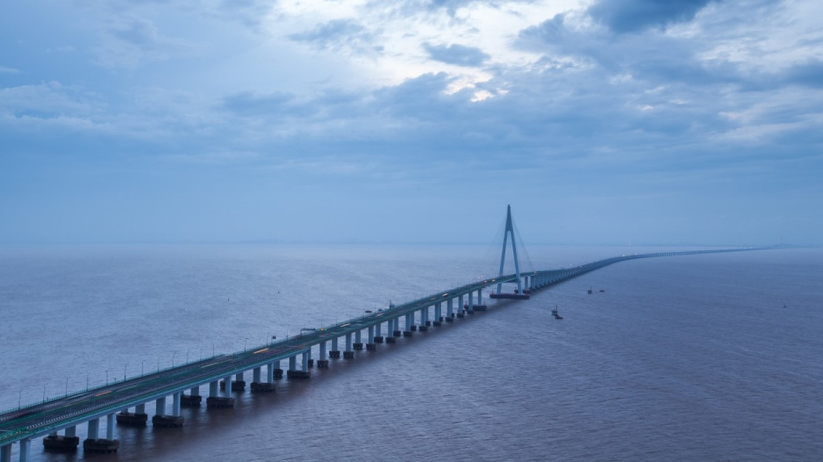 16 Of The World's Longest Over-Water Bridges (& Where To Find Them)