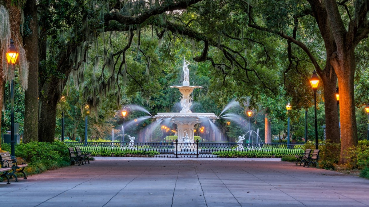 Don't Miss The Most Beautiful Town Squares In The U.S.
