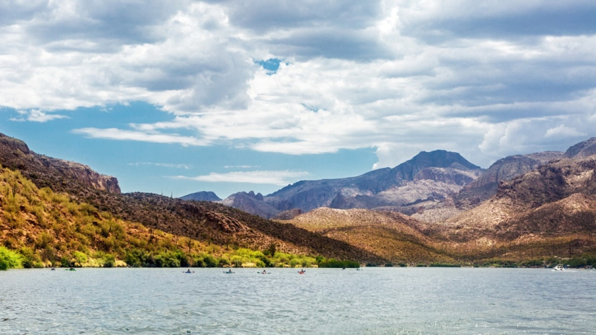 Why It's Worth Visiting Small Canyon Lake In Arizona