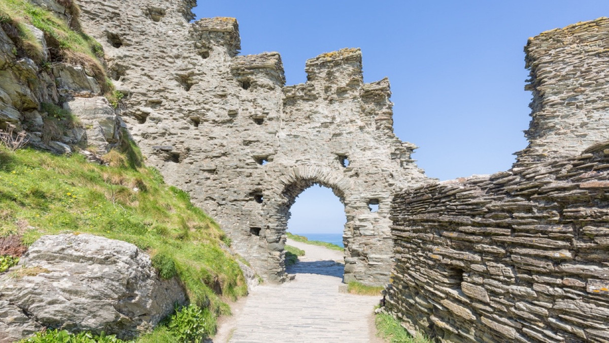 arrow lifts cornwall