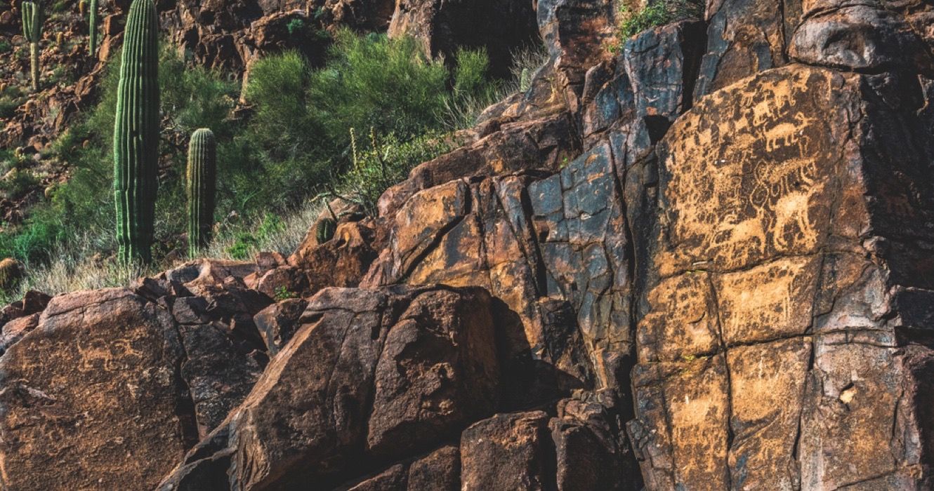 Everything You Need To Know About The Valley Of Fire's Atlatl Rock & It ...