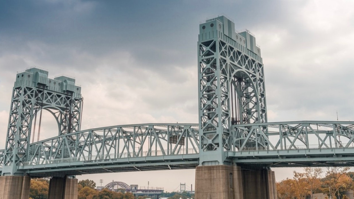 10 Of New York's Most Historic Bridges (& Their Stories)