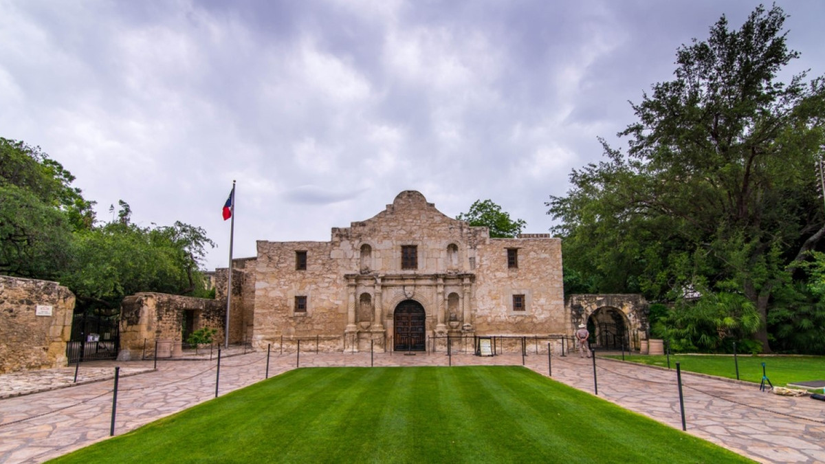 10 Famous Texas Landmarks You Need To See At Least Once