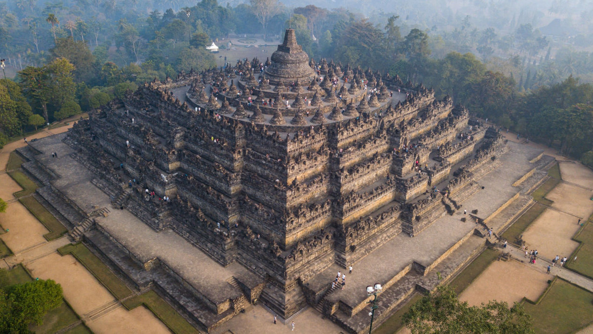 What You Need To Know About Visiting The Largest Buddhist Temple In The ...