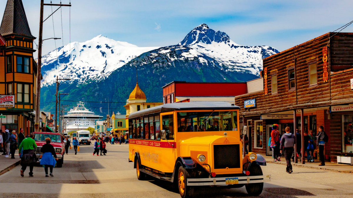 7 Perfect Mountain Towns In Alaska For Hikers