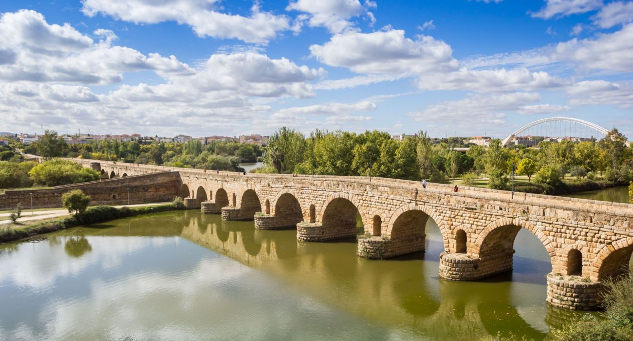 This Roman Bridge In Spain Is The Longest Roman Bridge Still Standing Today