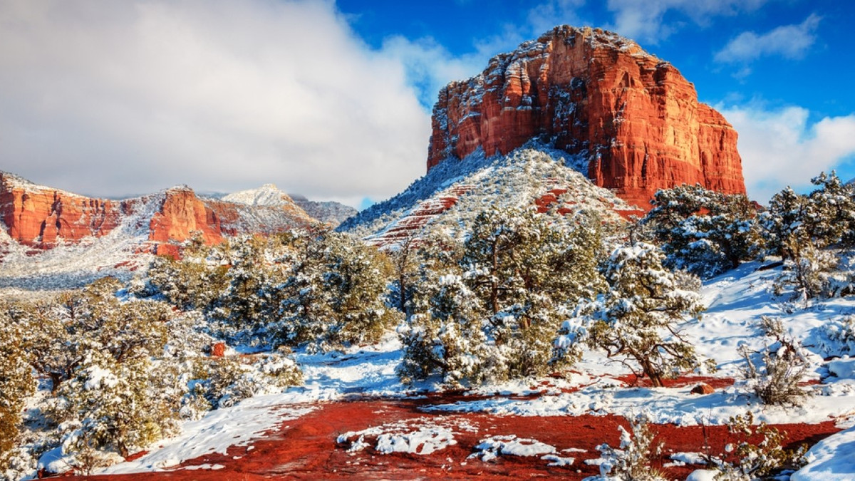 10 Less-Crowded Winter Destinations In The US (& Where To Stay)