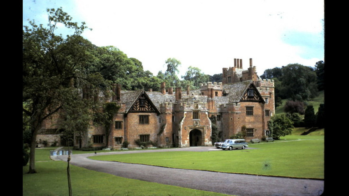 This Authentic Tudor Country House Remains Undiscovered & Undisturbed ...