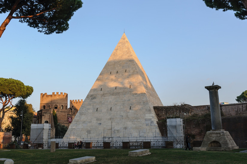 Pyramid of Cestius: See The Ancient Roman Pyramid That Was Inspired By ...