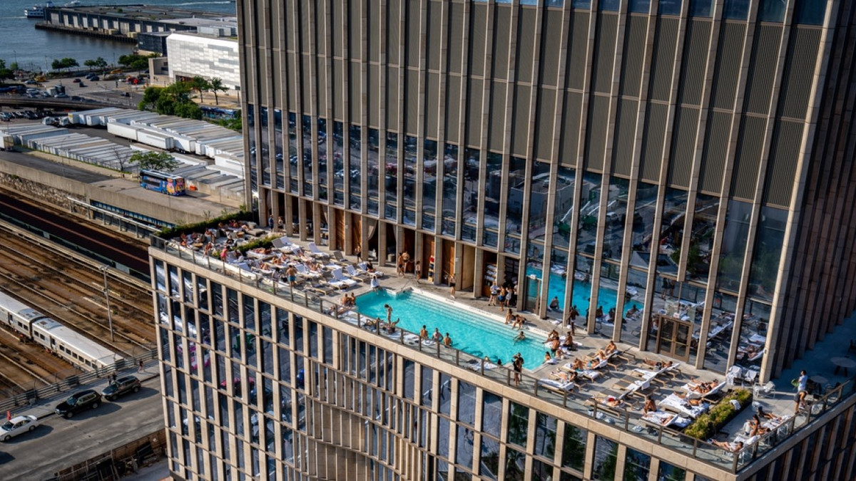 10 Iconic Hotels In New York City With The Prettiest Pools