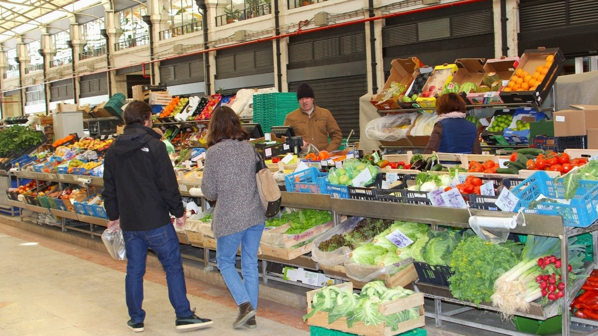 10 Best Markets In Portugal For Food And Souvenirs