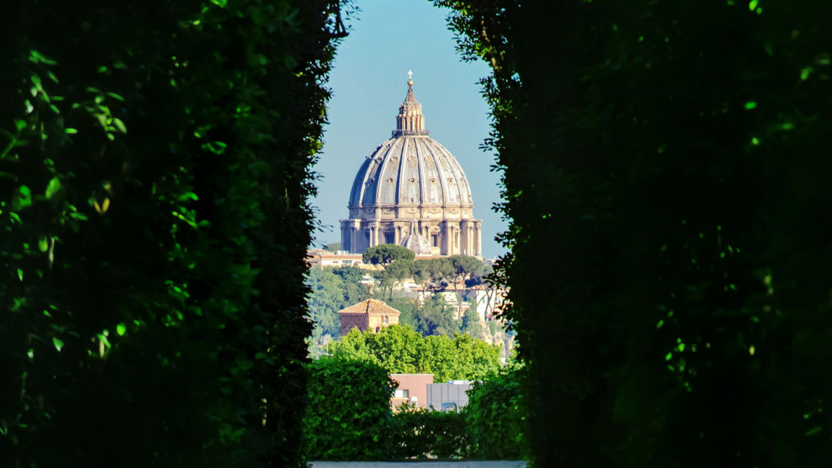 How To Find The Secret Aventine Keyhole & What To Know Before Looking ...