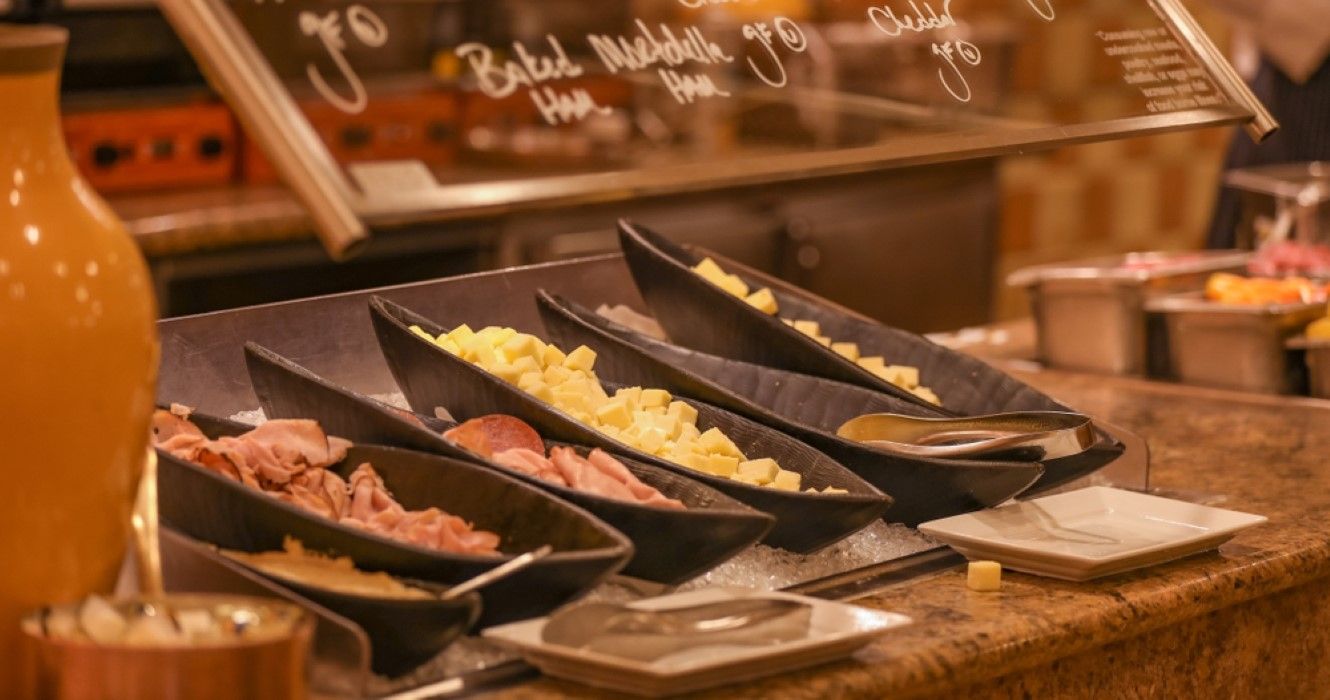 10 Hotels With Free Breakfast In Las Vegas To Rise And Dine In Style