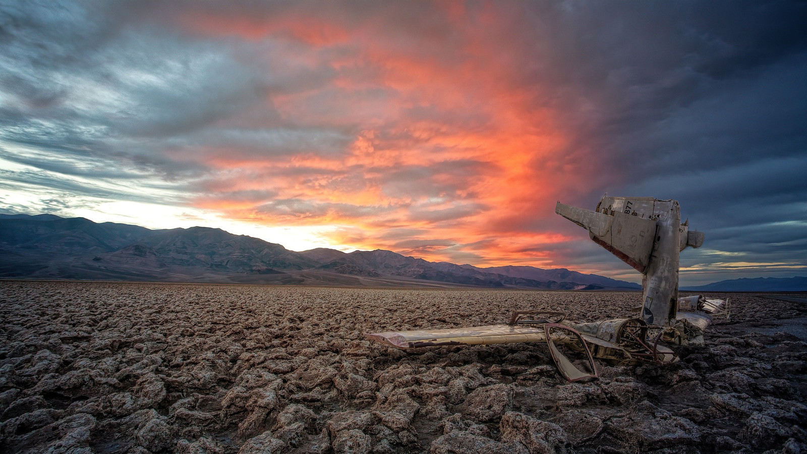 7 Best Death Valley Hikes That Are Less Deadly In The Fall
