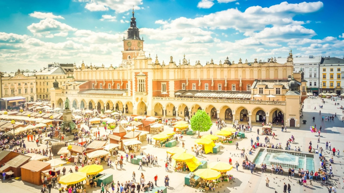 Exploring Rynek Glowny: The Biggest Market Square In Medieval Europe