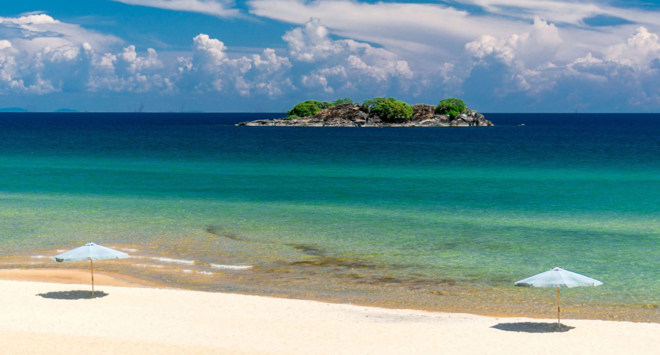 Lake Malawi Is Home To The Most Fish (1,000 Species!) & Has Crystal ...