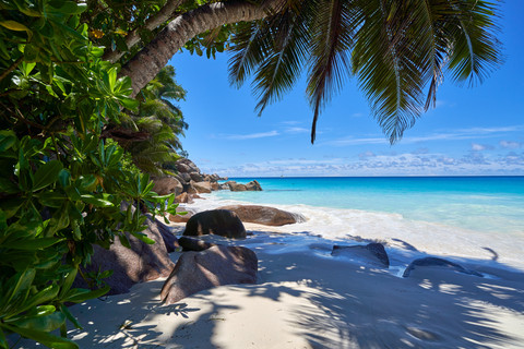 10 Most Beautiful Small Island Nations ( & Their Best Hotels)