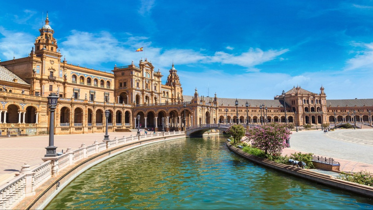 These Are The Most Beautiful City Squares In The World