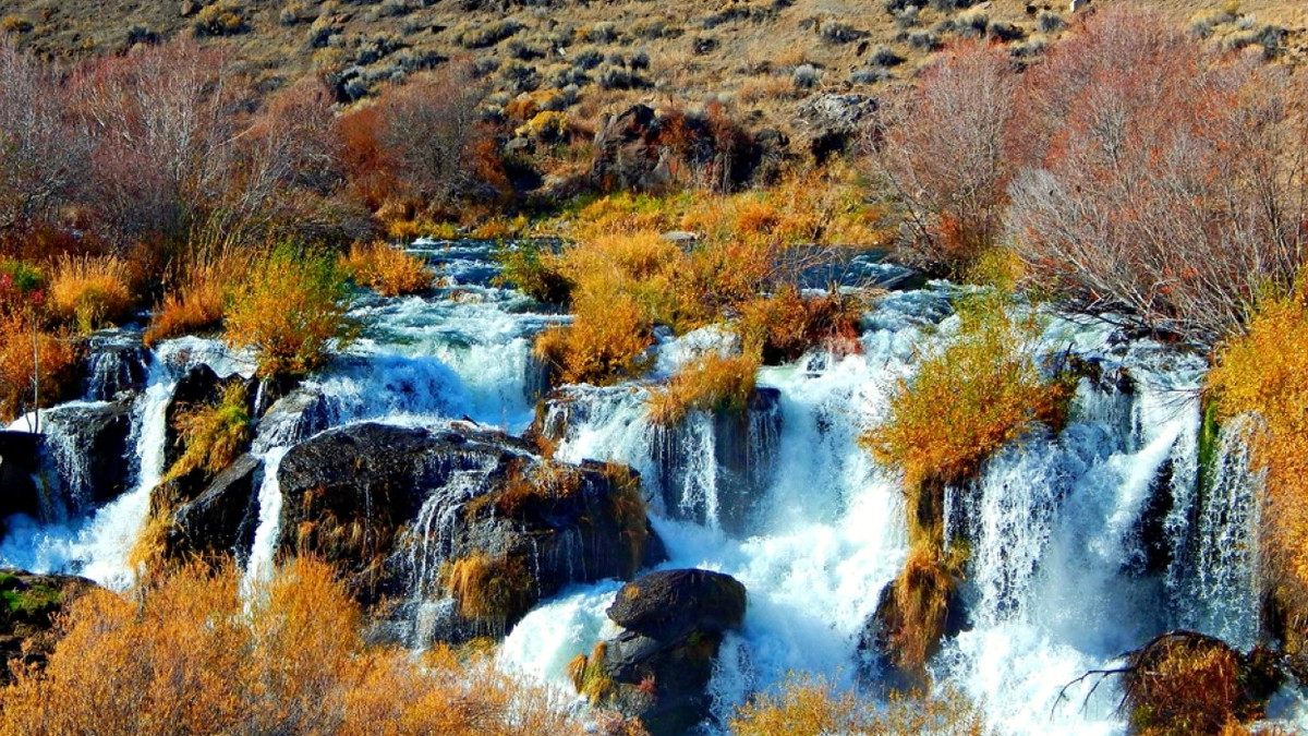 10 Redmond, Oregon Hotels To Book For A Perfect Fall Retreat