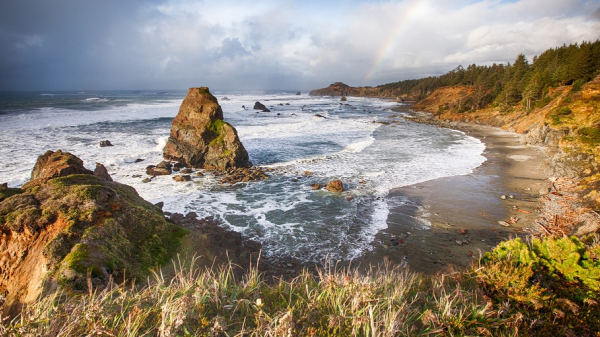 10 Hotels In Gold Beach, Oregon To Book For A Scenic Fall Retreat