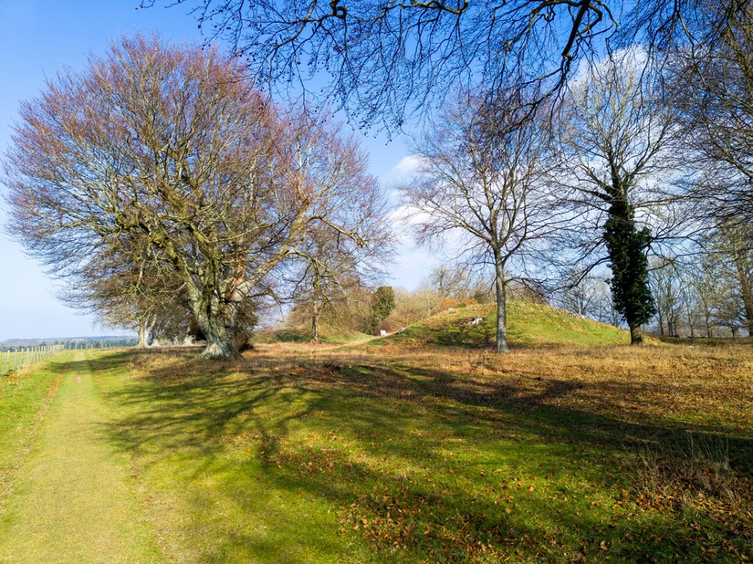 10 Ancient Archeological Sites To Explore In (And Around) Stonehenge