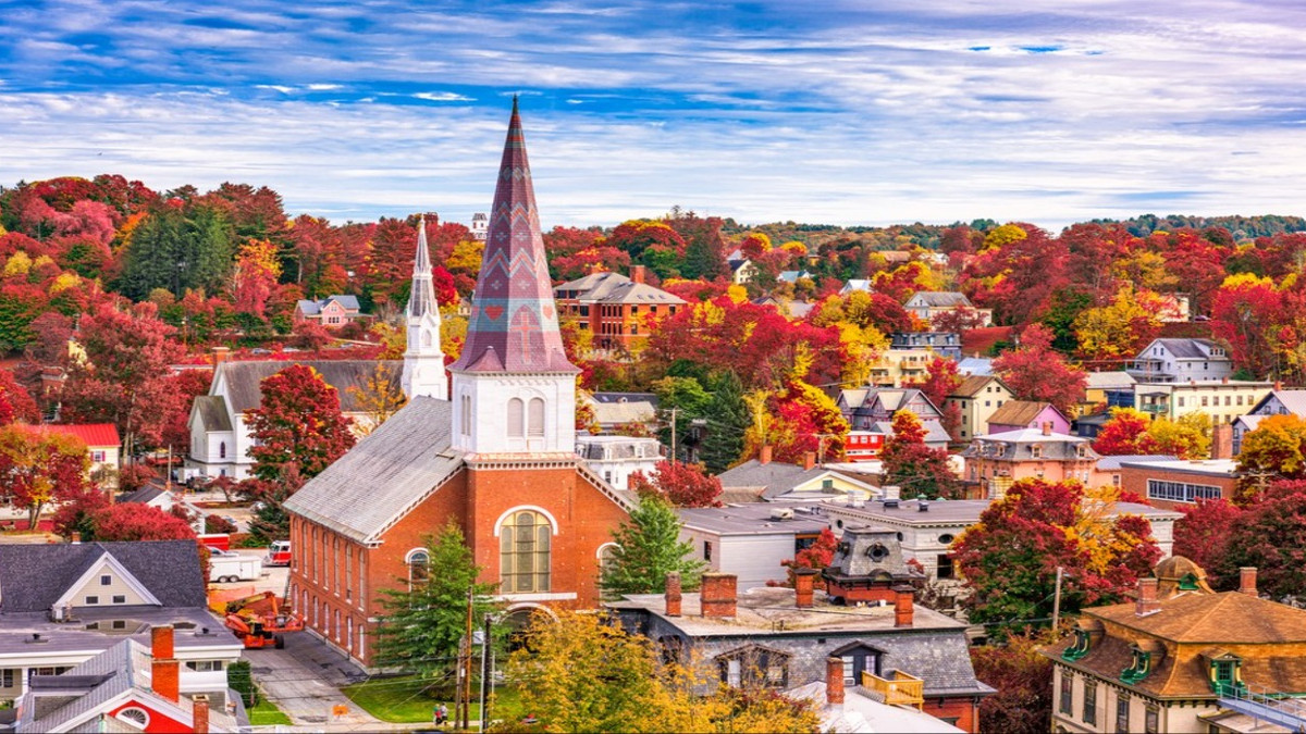 10 Hotels In Vermont To Book This Fall For An Unforgettable Getaway