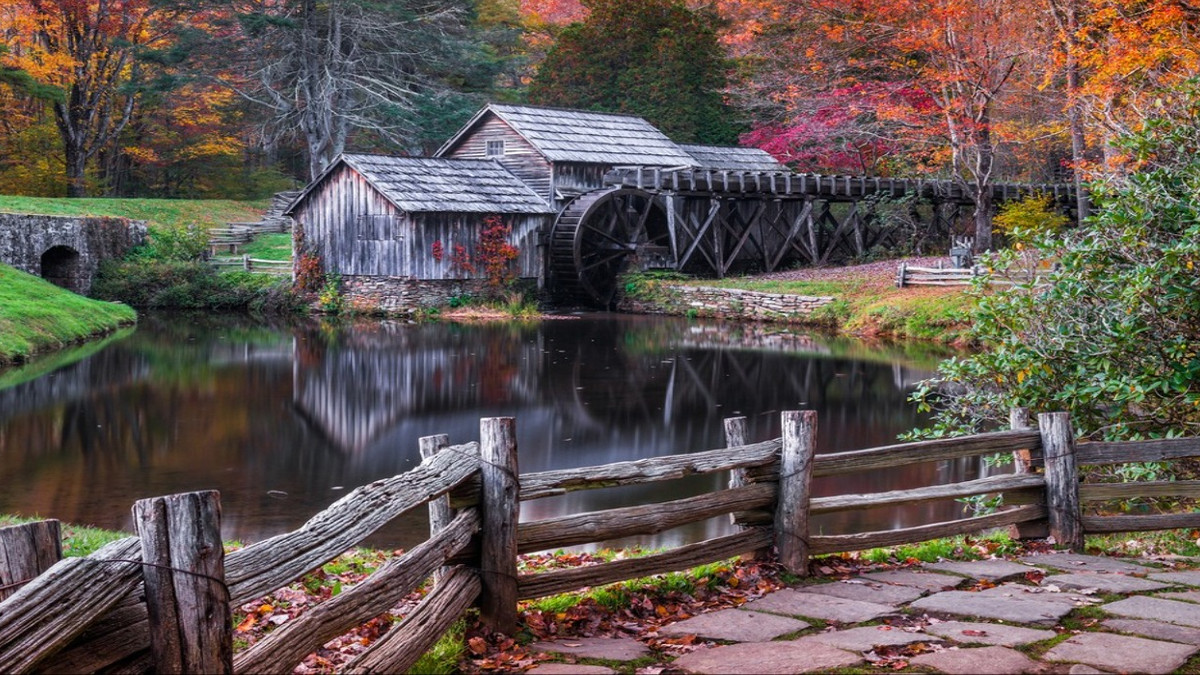 6 Underrated, But Scenic Stops Along The Blue Ridge Parkway
