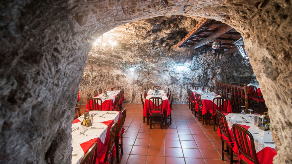 Going To Teotihuacan? Discover The Underground Bar & Restaurant There ...