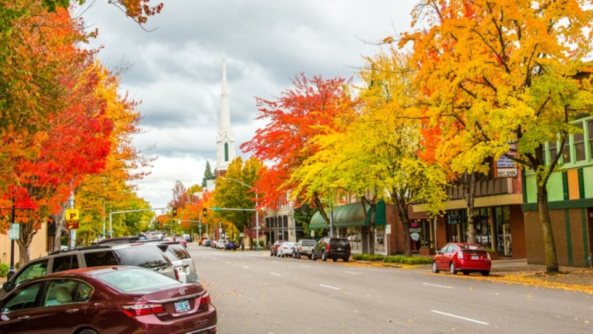 10 Things You Need To Book In Advance If You're Visiting Salem In October