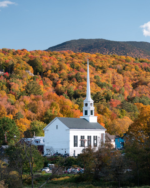 10 Best Resorts In Vermont To Book For a Spectacular Fall Retreat