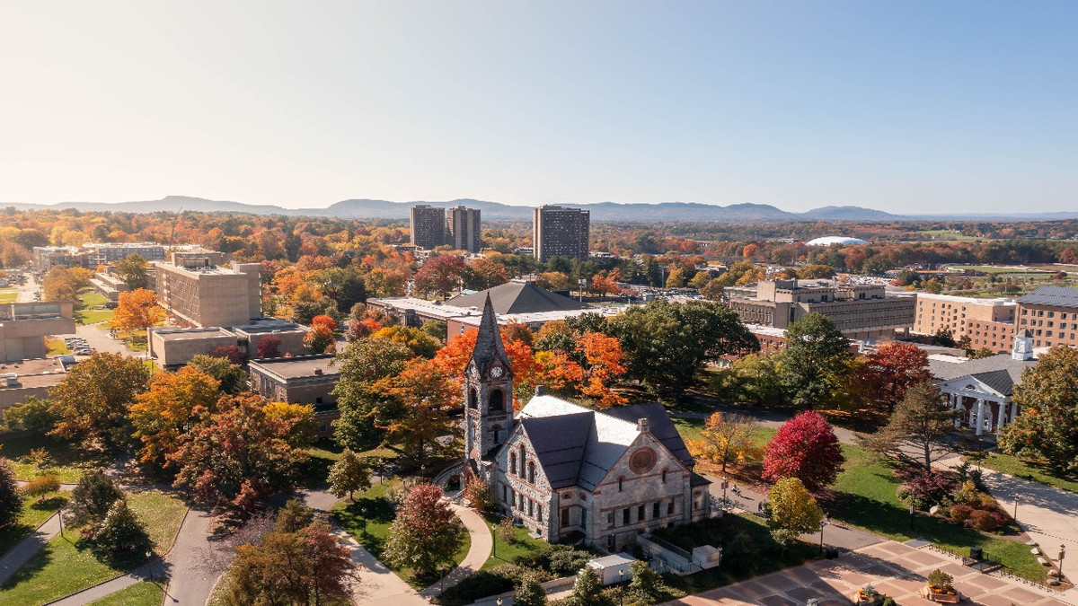 10 Of The Least-Crowded Towns To Visit In Massachusetts To See Fall Foliage