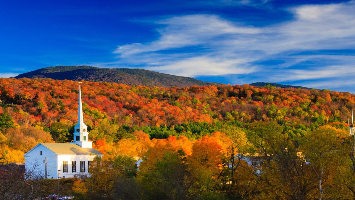 10 Cozy Towns On The East Coast To Visit This Fall