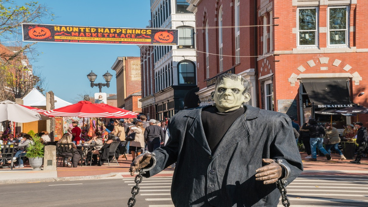 10 Best Spooky Shops To Visit In Salem For All Your Creepy Needs