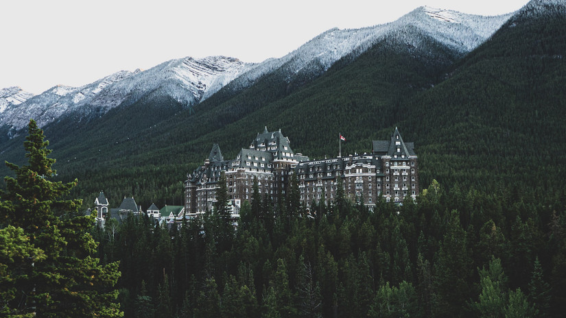 10 Best Towns To Stay In When Visiting Banff National Park This Fall