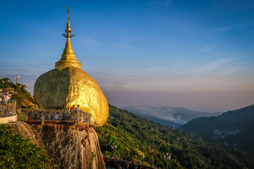 10 Incredible Balanced Rocks To Discover Around The World That Defy All ...