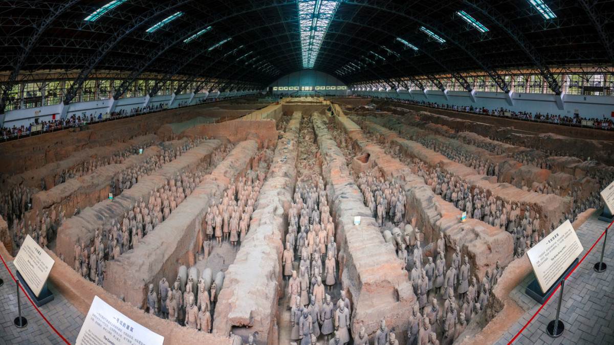 What To Know About The Vast Terracotta Army Of China (& How To Visit)