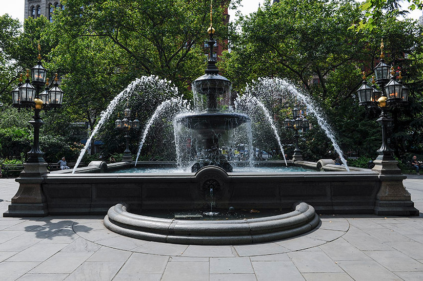 10 Places On Friends That Are Fictional (12 That Are Real)
