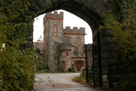 10 Spectacular Gothic Castles To Visit On The East Coast